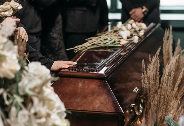 What To Wear To A Graveside Service: Dressing With Respect