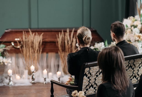 What to Expect from a Traditional Funeral Service