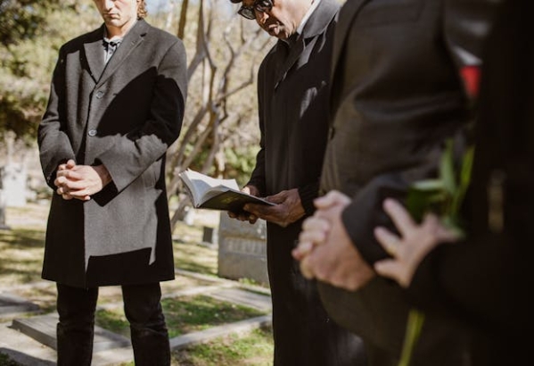 How to Plan a Traditional Funeral