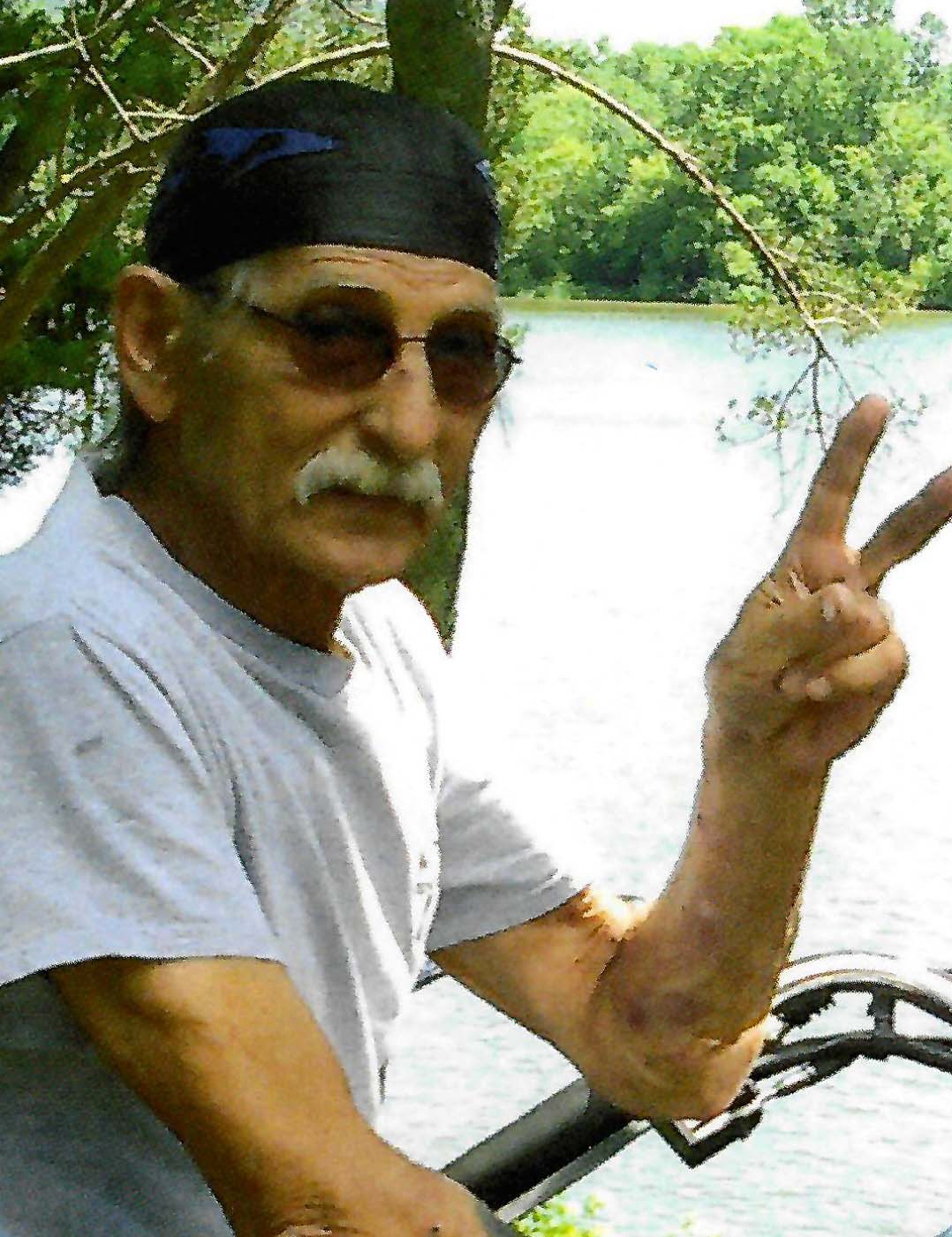 Gary Donald Lowe - 2022 - Crates Funeral Home & Cremation Services