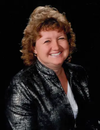 Julie Rae Kuck 32825037