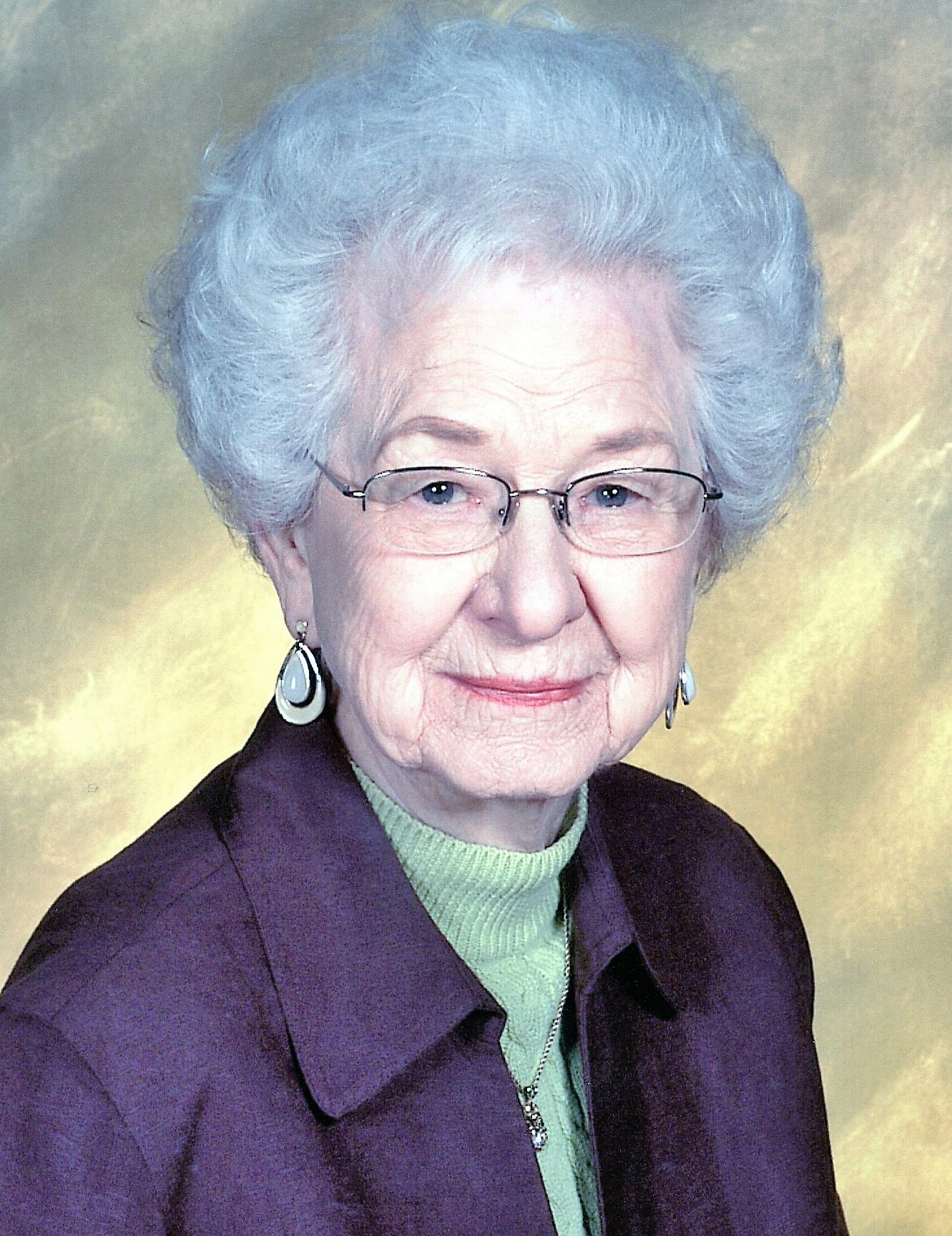 Stephanie Hoelscher's Instagram, Twitter & Facebook on IDCrawl